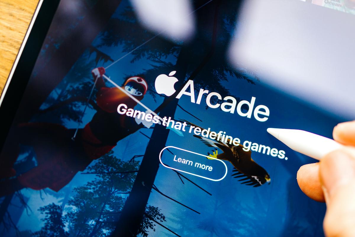 Weekend Roundup: Apple Arcade Strategy Shift; Facebook VR Glasses ...